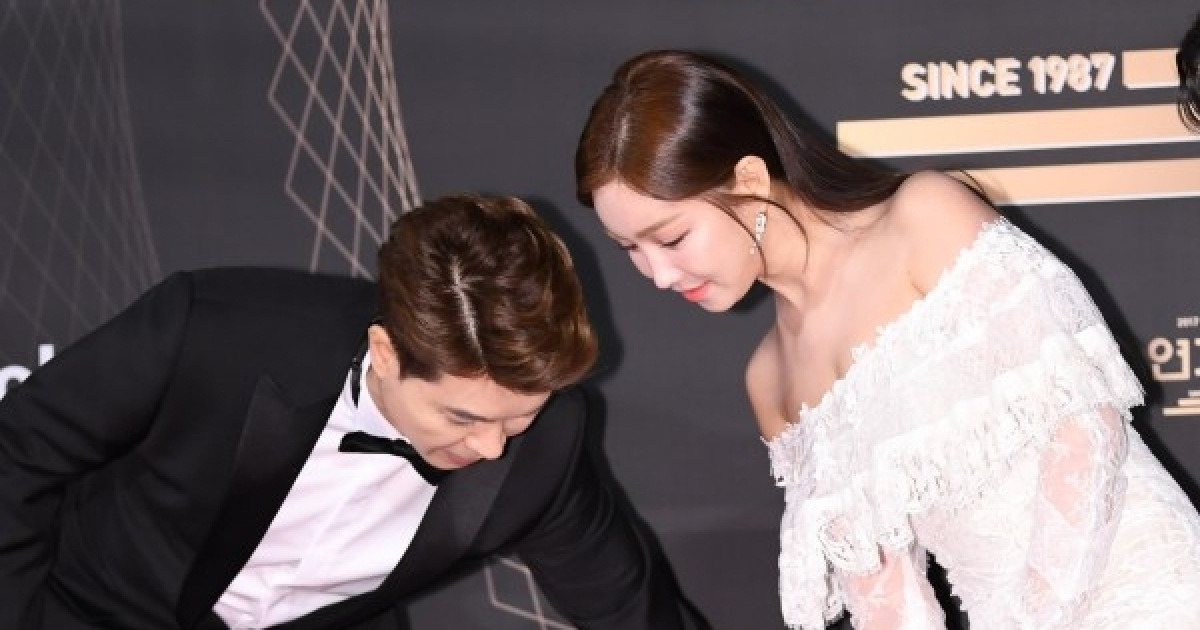 이유리 드레스 정리해주는 박수홍(KBS 연기대상)