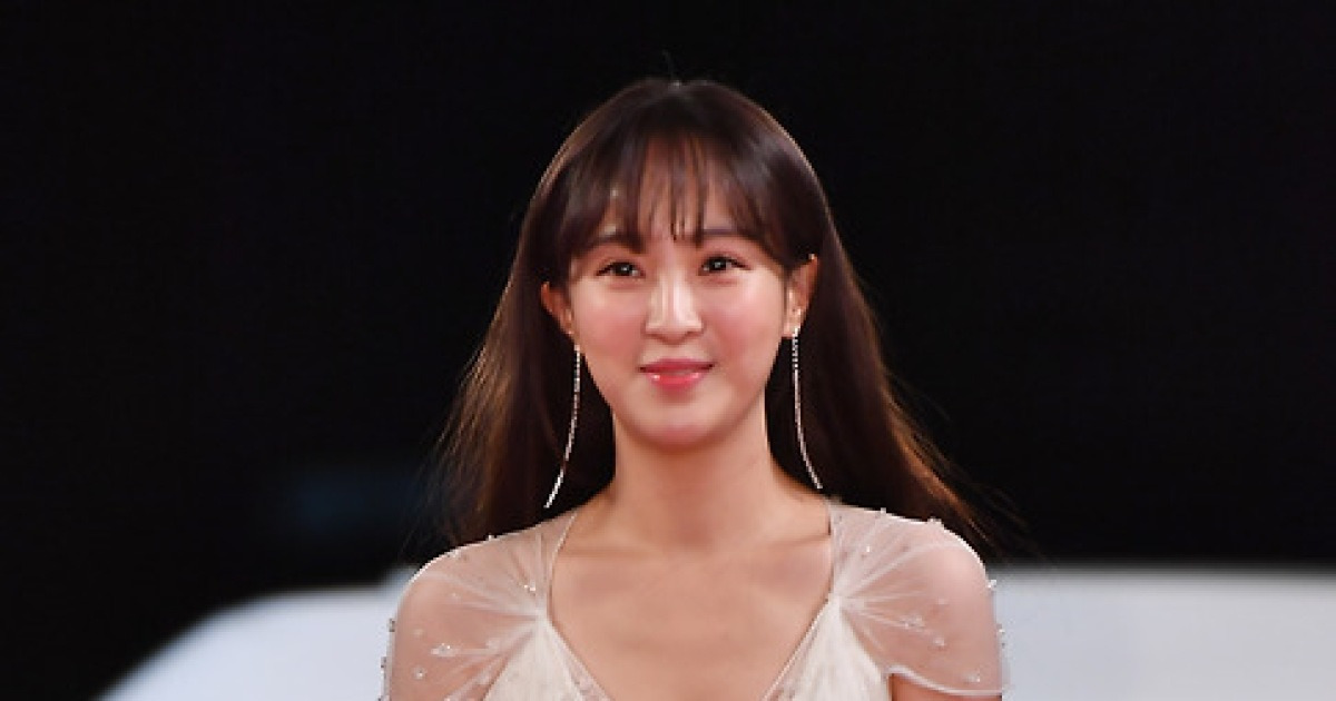 [포토엔HD]정혜성 '두 손으로 잡은 드레스'(KBS연기대상)