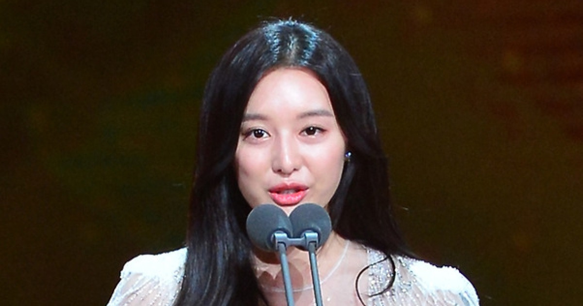 [포토엔HD]김지원 'KBS연기대상 미니시리즈 여자 우수상 수상'