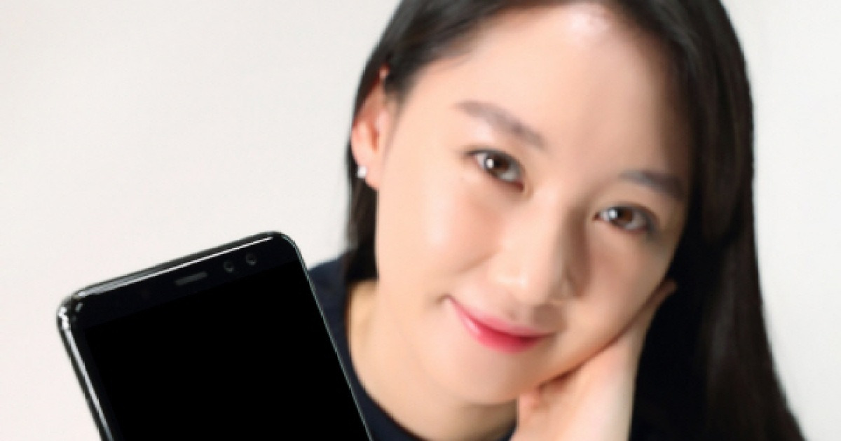 KT "셀피폰 '갤A8' 미리 찜하세요"