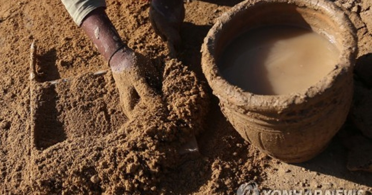 PAKISTAN CLAY POTS