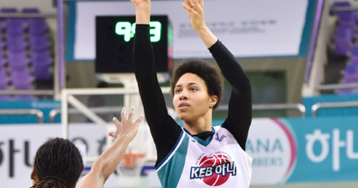 압도적인 차이 보인 KEB하나은행, KDB생명 꺾고 2연패 탈출