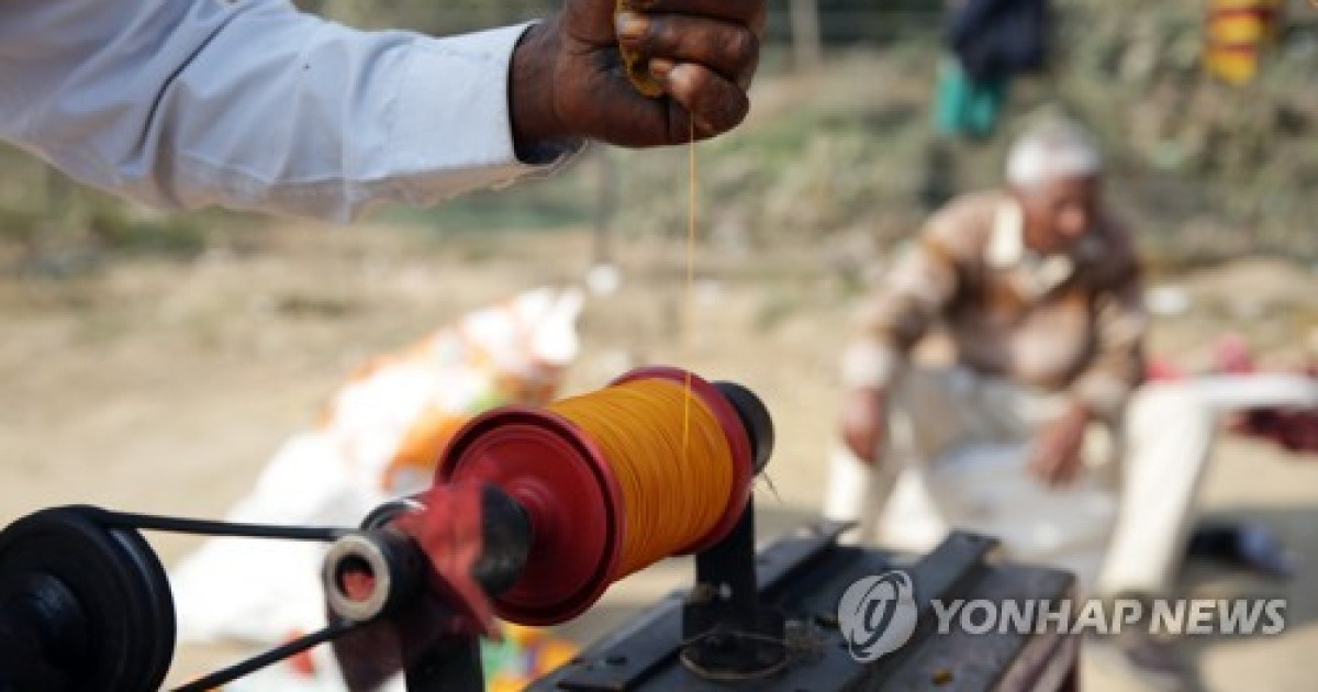 INDIA KITE THREAD MAKING