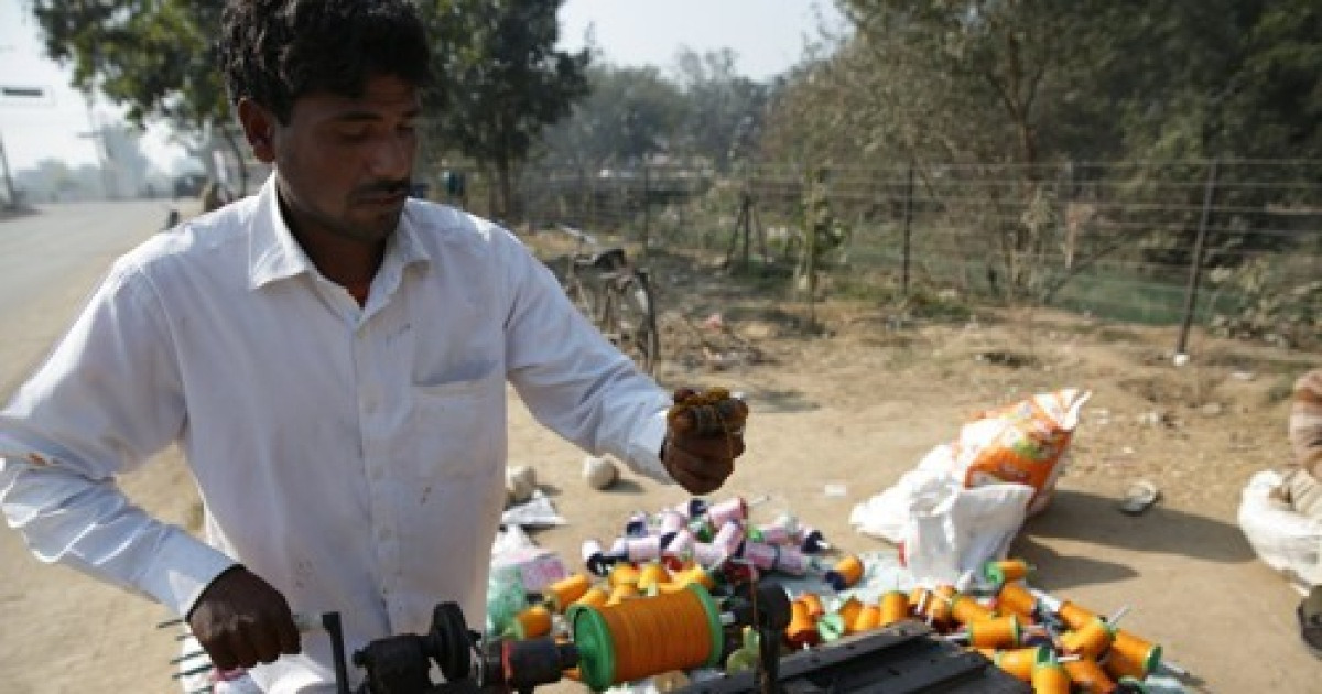 INDIA KITE THREAD MAKING