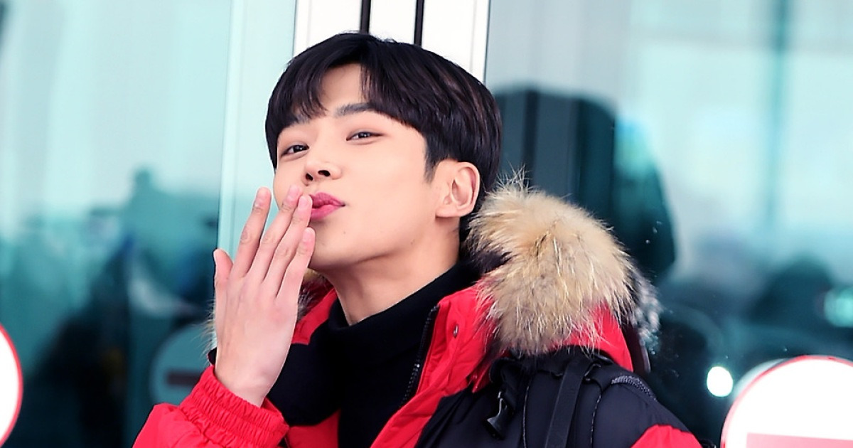 [엑's HD] SF9 로운 '아찔한 손키스'