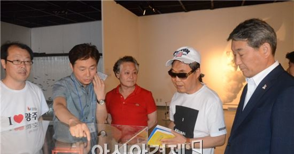 미술품 대작 조영남 다른 구매자 사기 혐의로 또 기소