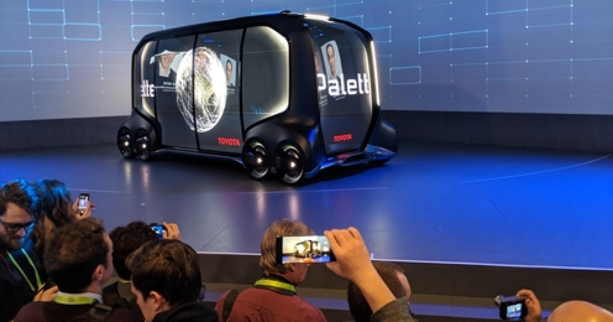 [CES 2018] 아키오 토요타 사장 "자동차 회사 아닌 모빌리티 회사로"..모빌리티 전용 전기차 공개