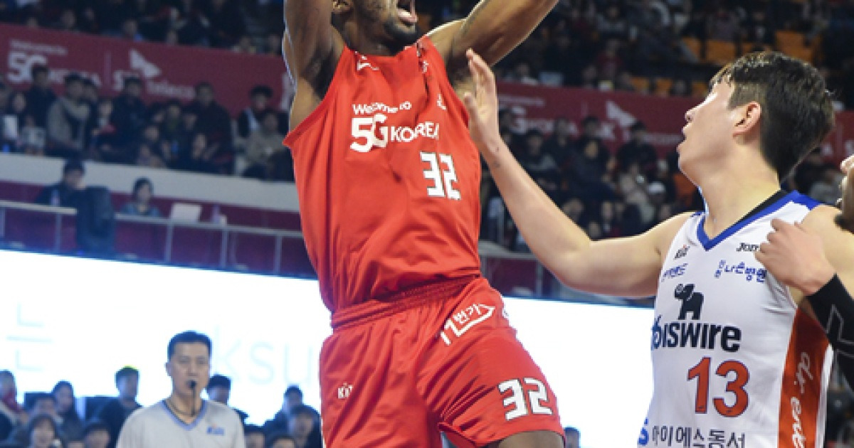 '헤인즈 4Q 맹활약' SK, 전자랜드 꺾고 3연승 질주