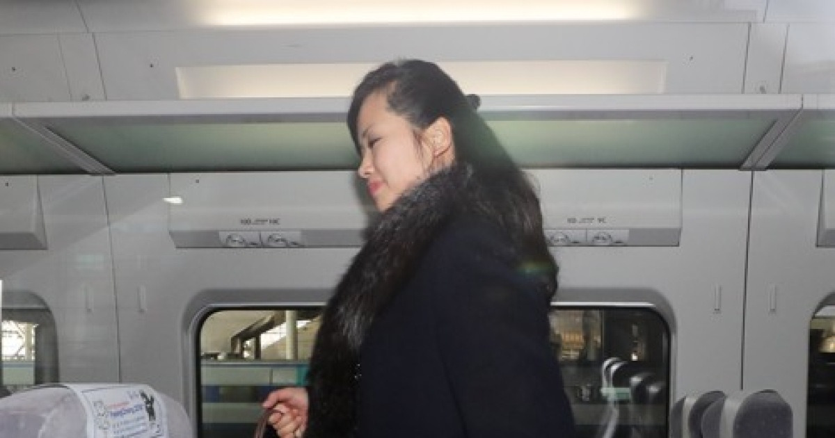 서울역에서 KTX 탄 현송월