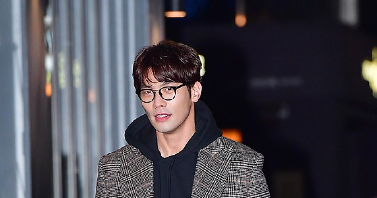 [포토엔HD] 최다니엘 '키 186cm의 위엄'(저글러스)