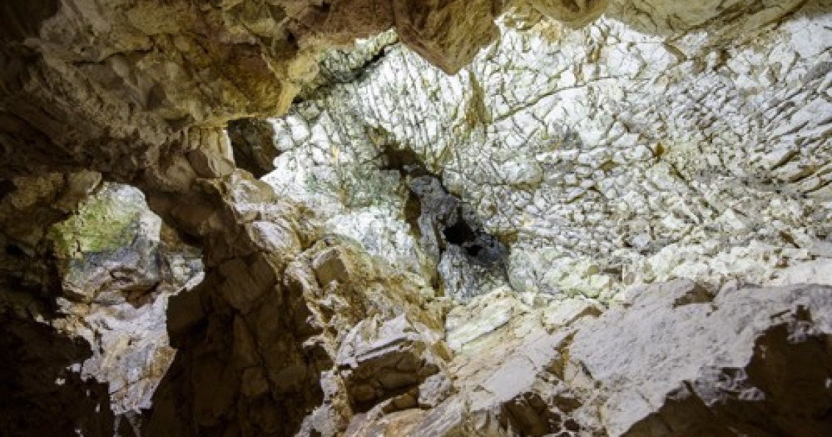 HUNGARY TOURISM CAVE BATH