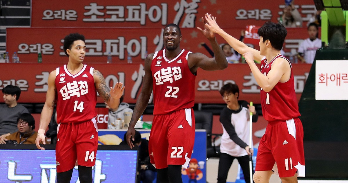 '내외곽 조화' 오리온, KGC에 106-90 역전승