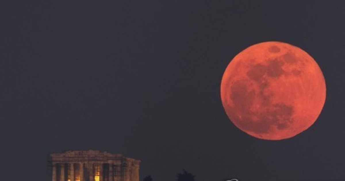 Greece Lunar Trifecta
