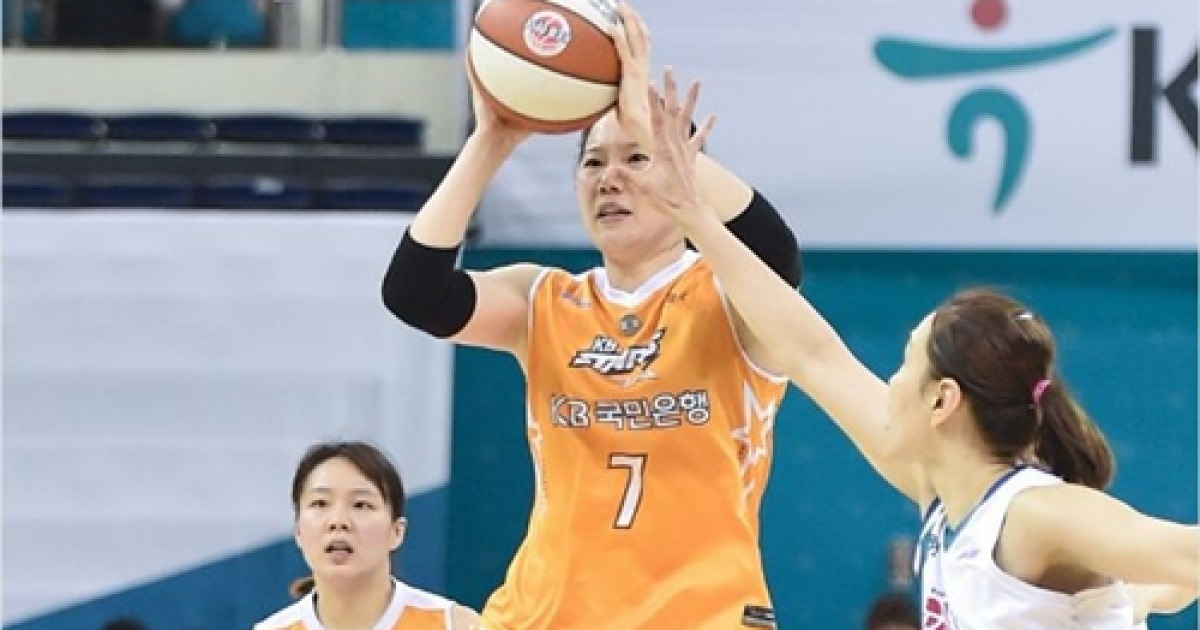 강아정 극적 버저비터 3점슛..KB, KEB하나은행에 역전승