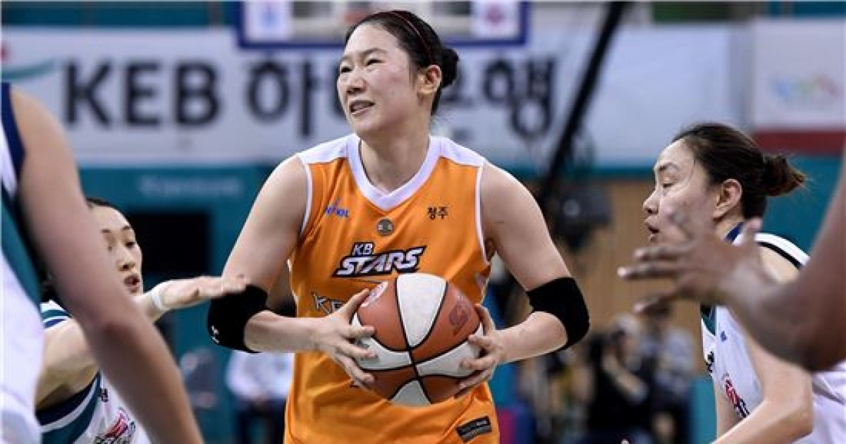 '강아정 버저비터' KB스타즈, 연장 접전 끝 KEB하나은행 격파