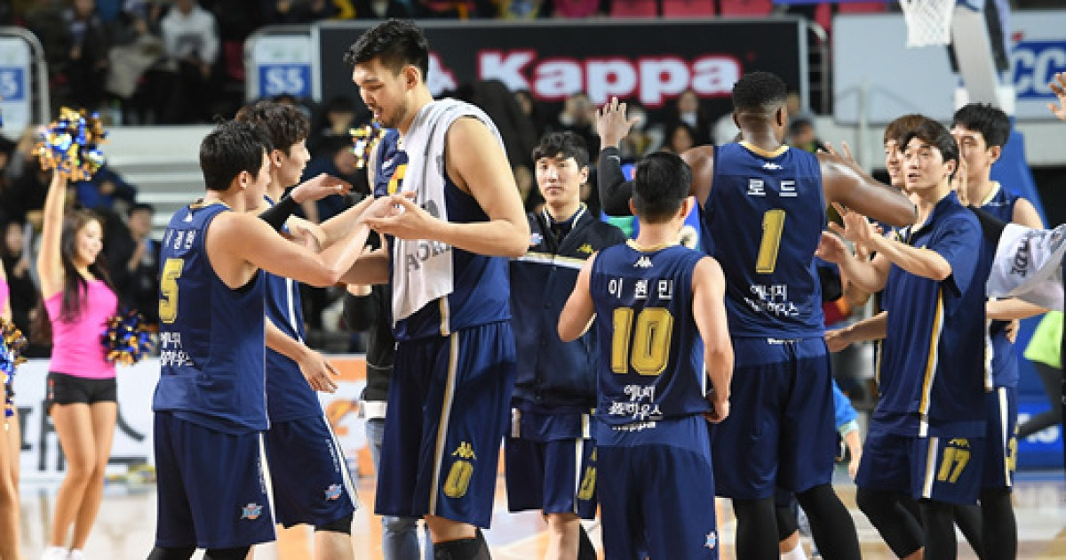 [JB포토] 전주KCC, 서울SK에 92-82로 홈 승리