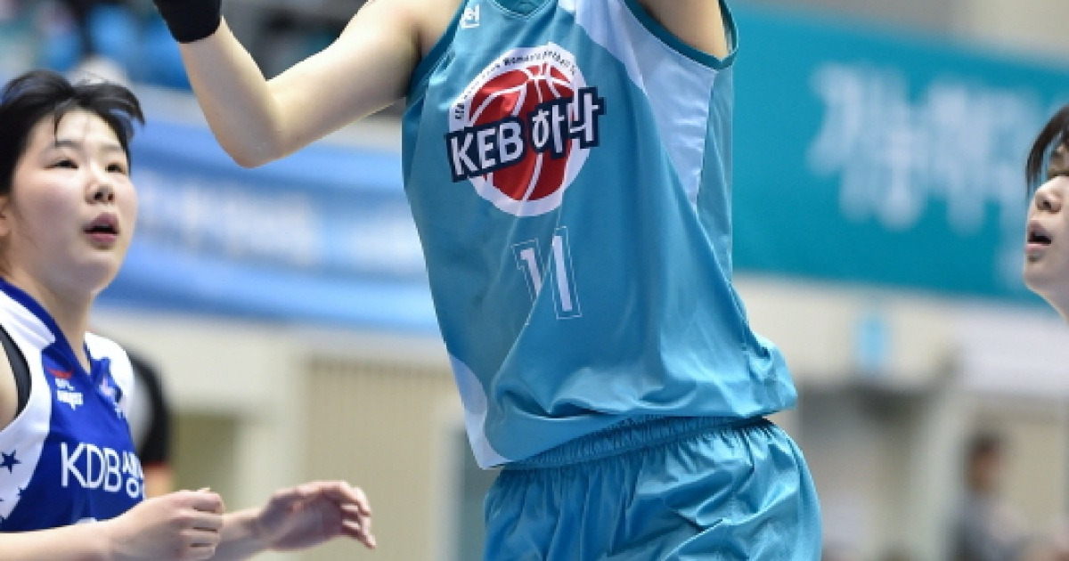 [BK Review] '강이슬 21점' 하나은행, KDB생명 꺾고 6연패 탈출.. KDB생명 14연패 '수렁'