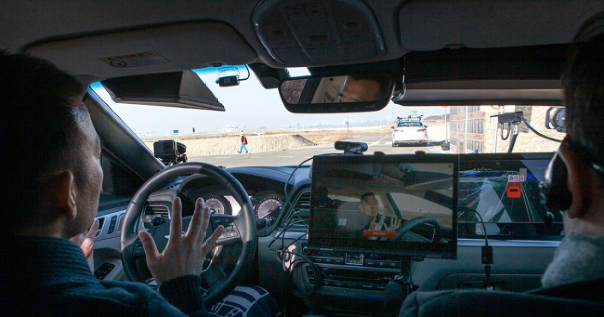 SKT showcases 5G inter-vehicle communication for autonomous driving