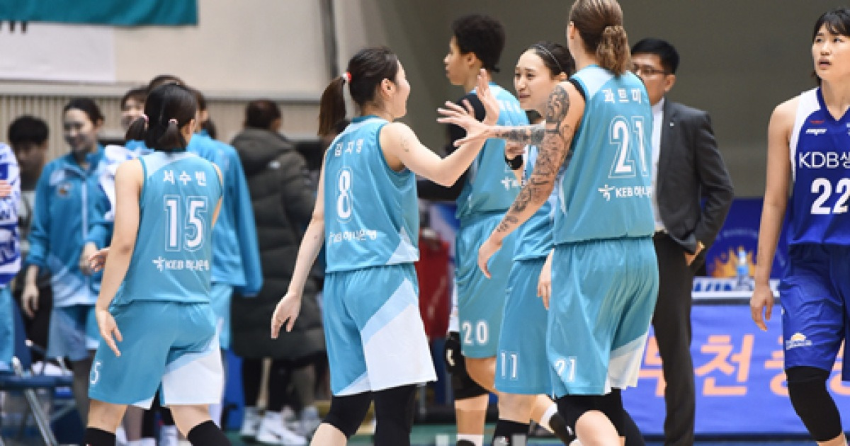 '강이슬 21득점' KEB하나, 6연패 탈출..KDB생명 14연패