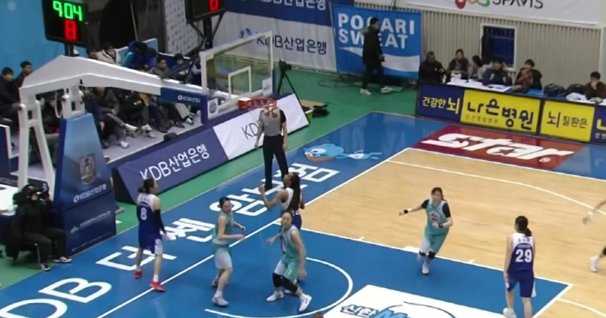 하나은행, 6연패 탈출..KDB생명 14연패