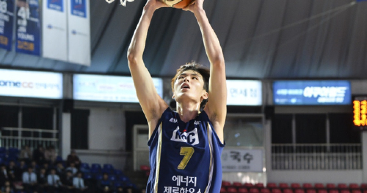 '5명 두 자리 득점' KCC, kt 완파..2연승 질주