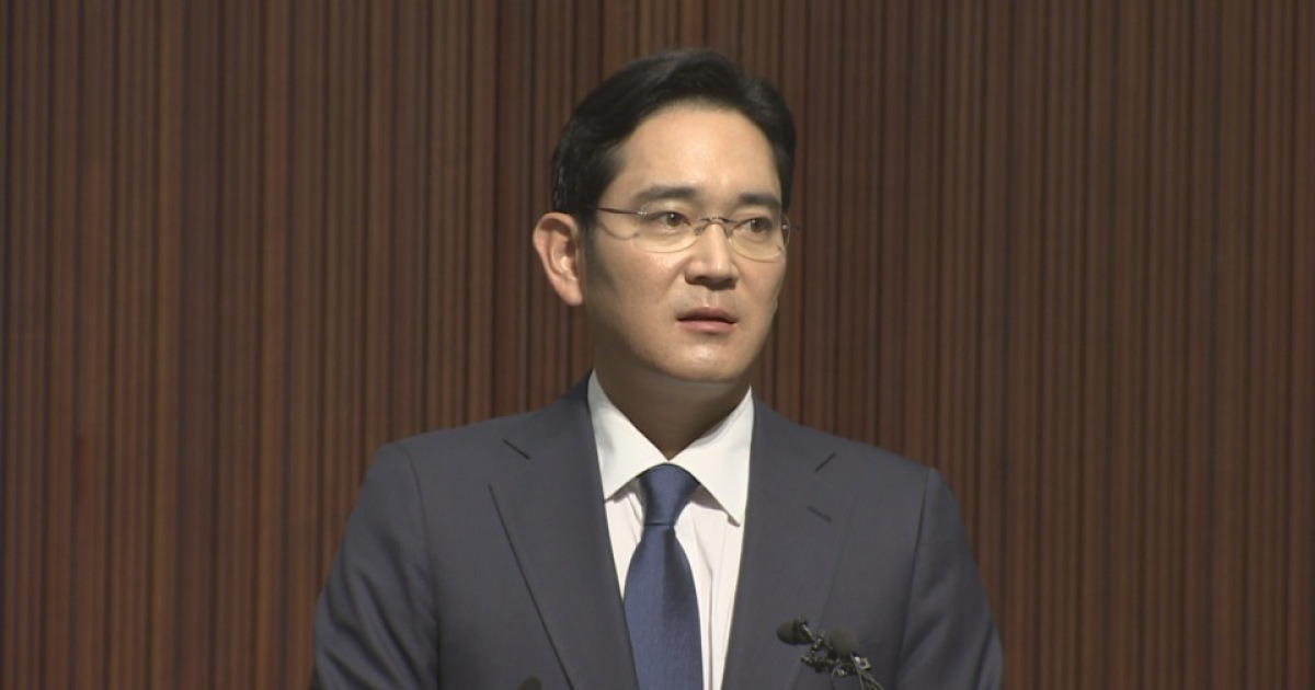 1년 만에 석방된 이재용 부회장 첫 공식행보는