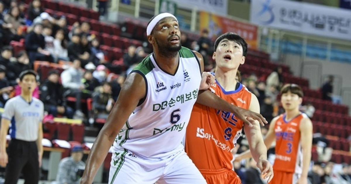 "구단 명예 훼손".. KBL, 유니폼 찢은 벤슨에 벌금 500만원