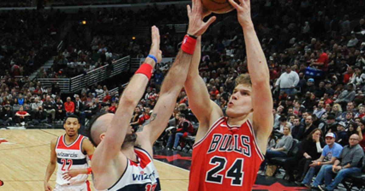 [포토] 라우리 마카넨 수비너머 점프 - 20180211 NBA 시카고 vs 워싱턴 (35)