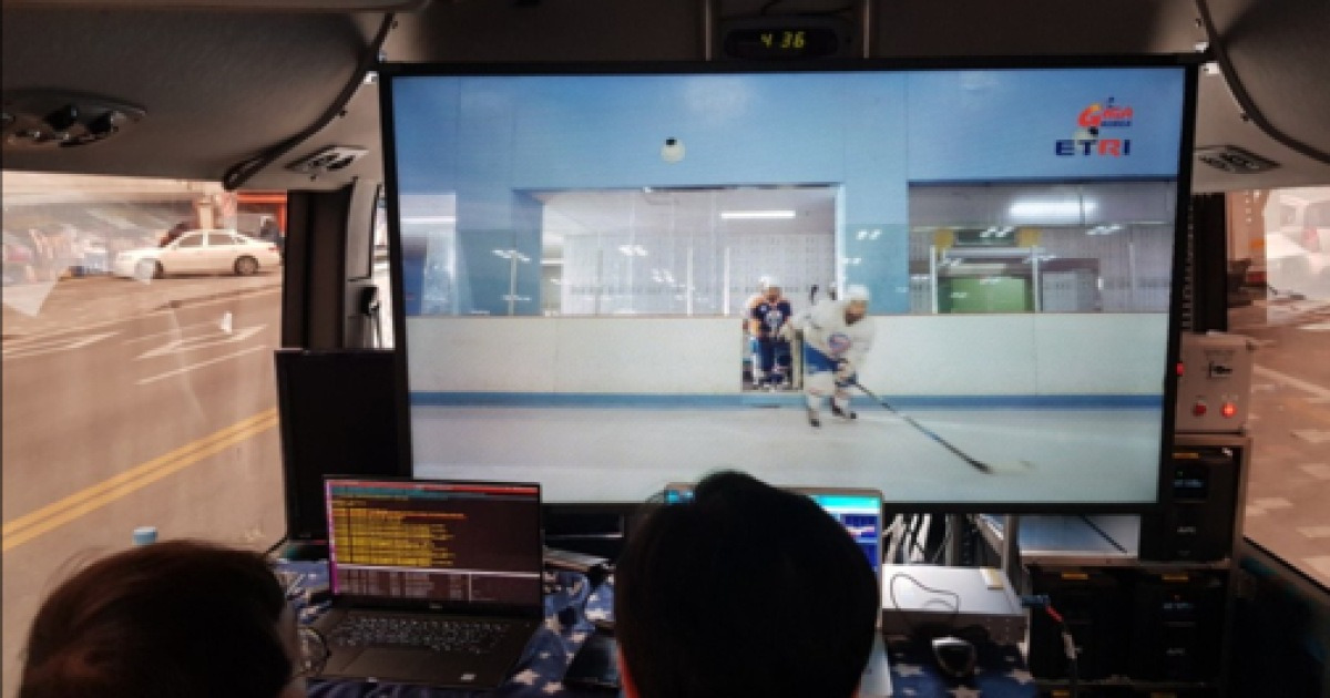 ETRI, 달리는 버스서 5기가급 데이터 전송 성공.."3D 안경없이 영상 본다"