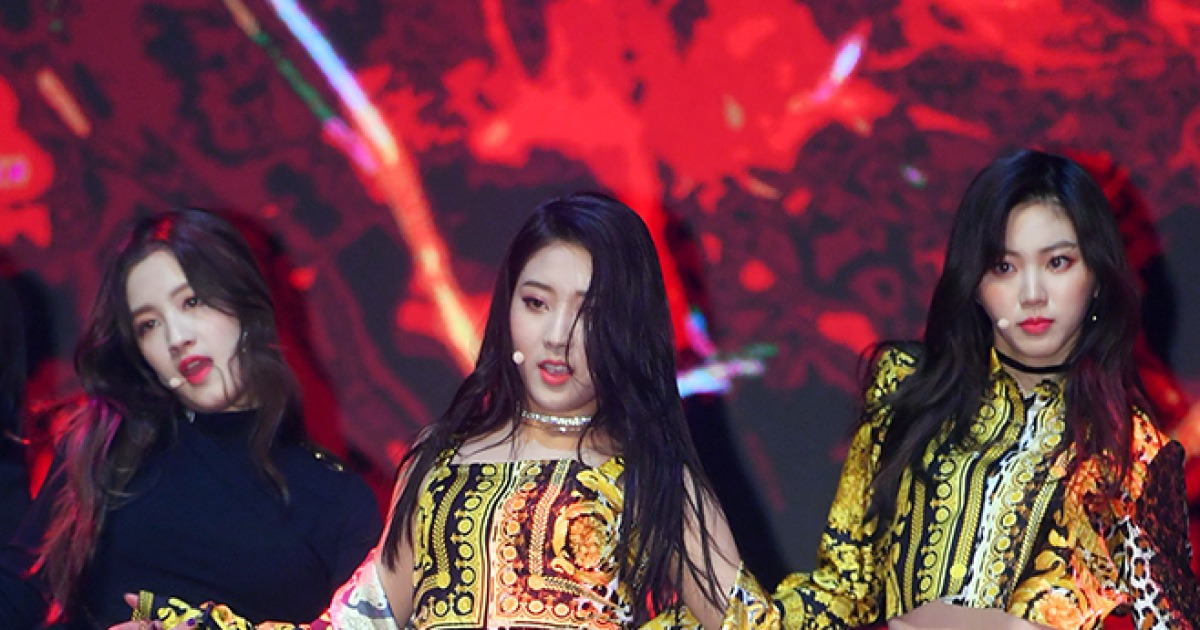 [TD포토] CLC 오승희-장승연-권은빈 '걸크러쉬 폭발'