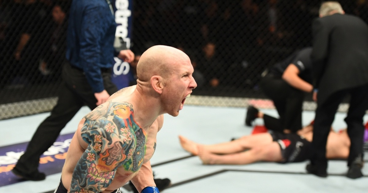 [UFC] 26살 데뷔한 늦깎이, 6년 만에 옥타곤 정상 노크