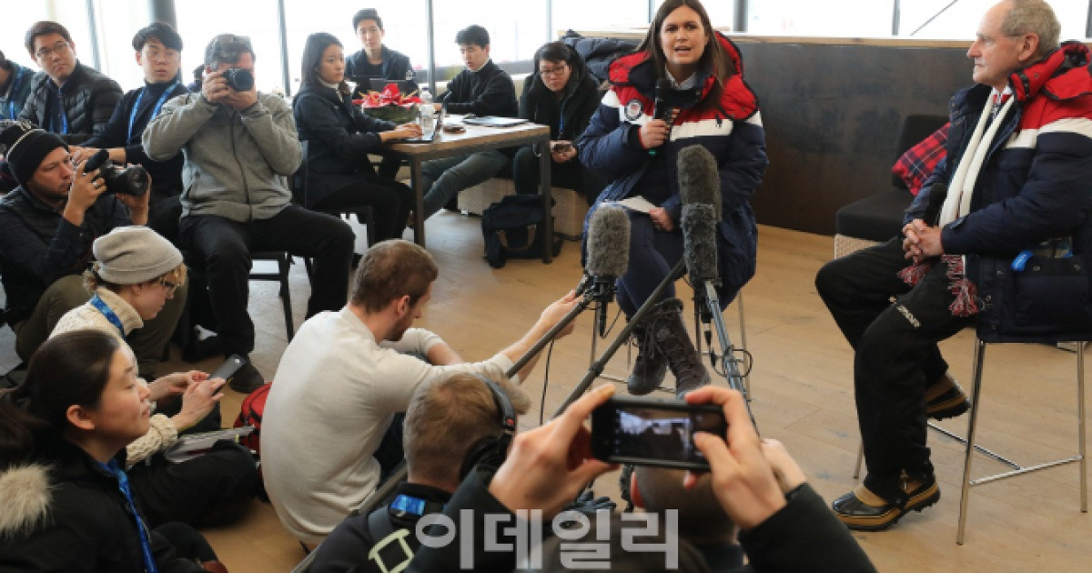 [포토]브리핑하는 백악관 대변인