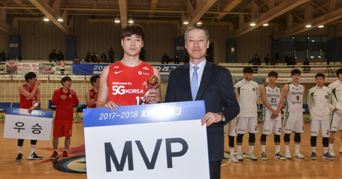 [JB포토] SK 김동욱 '2017-2018 KBL D리그 2차대회 MVP'