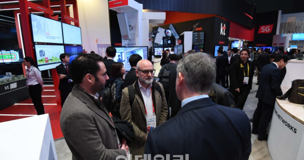[포토]MWC 2018, '북적이는 kt 부스'