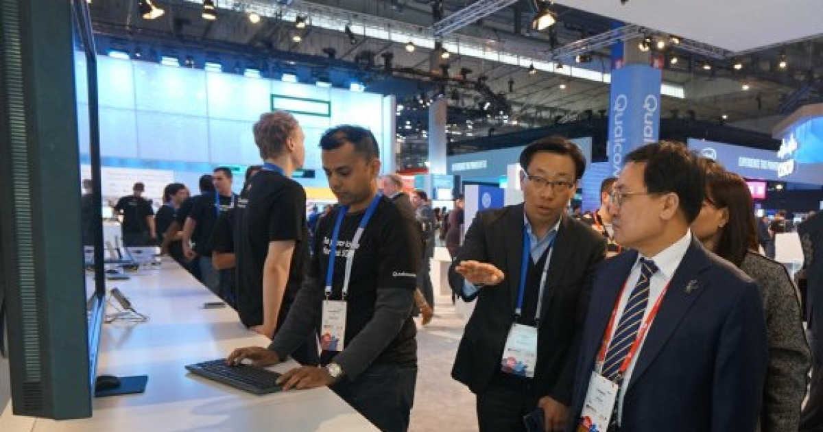 [MWC 2018] MWC 종횡무진 누비는 유영민 "퀄컴 5G 칩셋 출시 서둘러 달라"