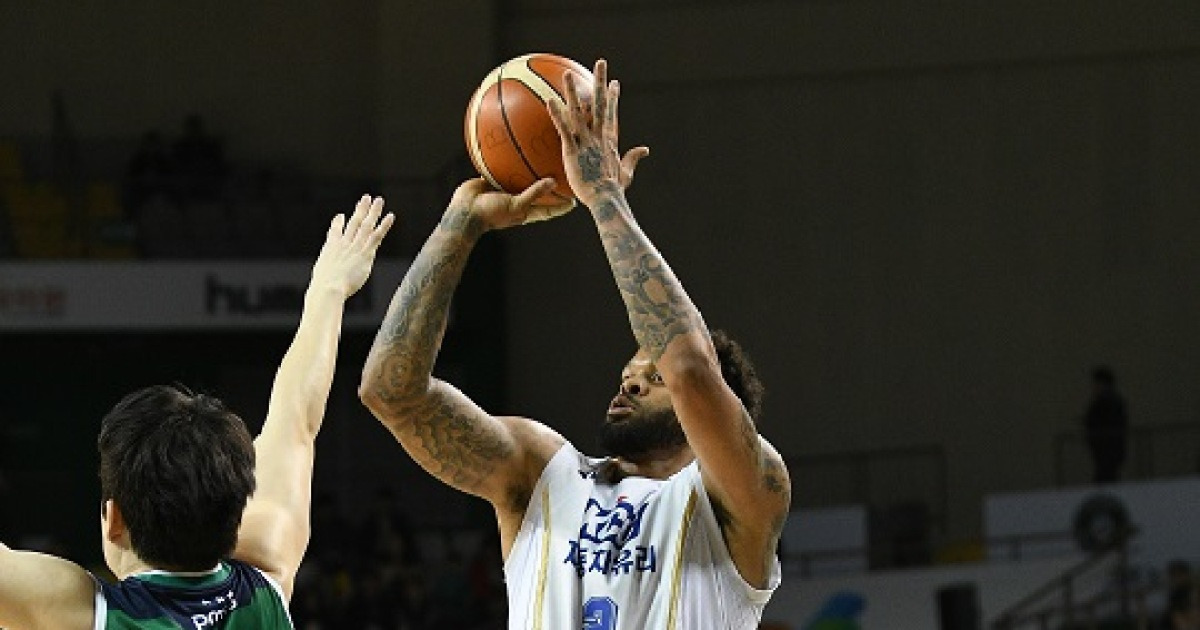 [BK Review] '우승 경쟁 안 끝났다'..KCC, DB 꺾고 2.5G차 추격 개시