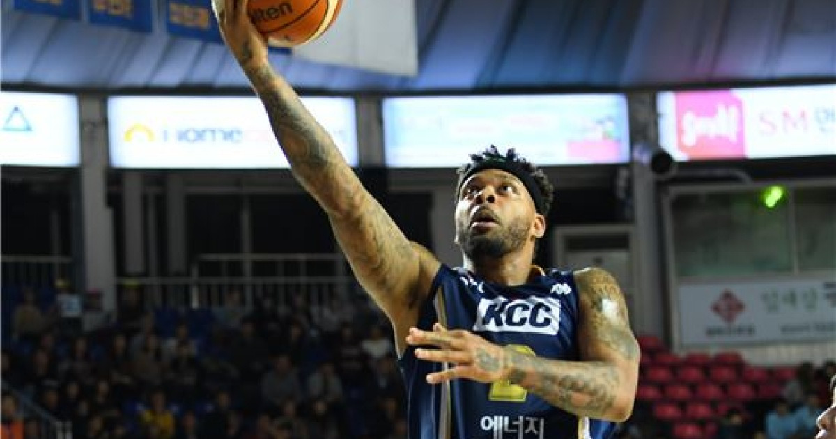 '에밋 33점' KCC, DB 제압하며 2.5 게임 차로 추격..여자부 삼성생명 승전고