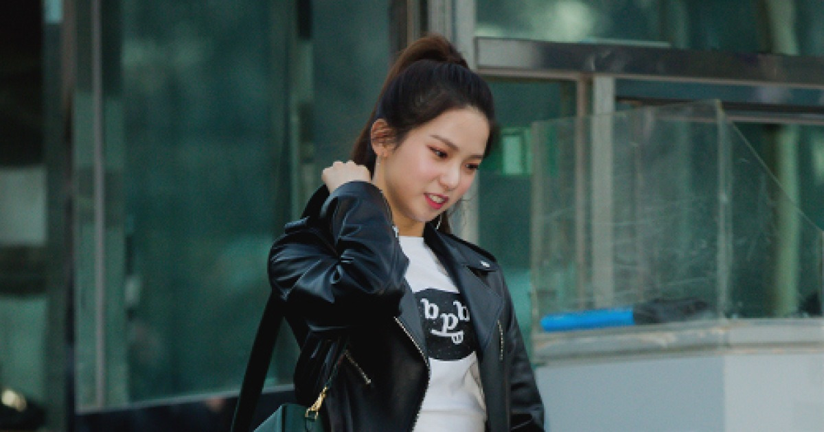 [bnt포토] CLC 최유진 '복근 살짝'