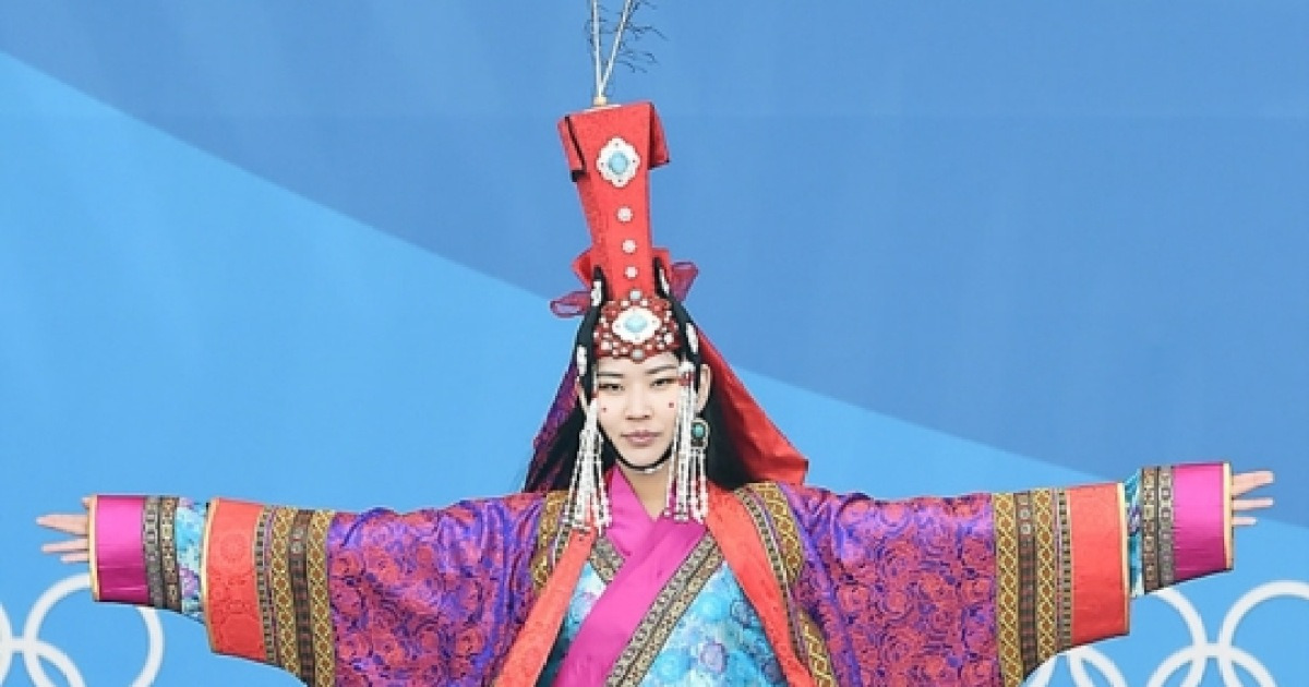 [포토]몽골 모델 BAYAN ERDENE ANUJIN '전통복 아름답죠?'
