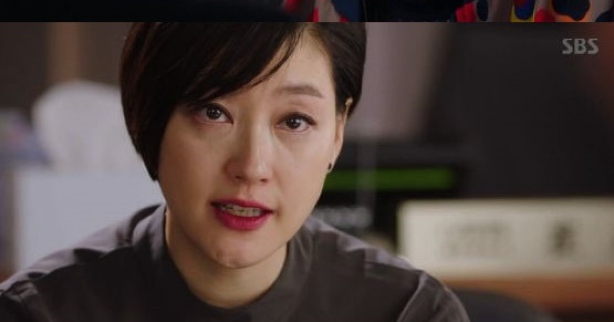 밤TView]'리턴' 윤종훈, 자수 위해 경찰서 향했다