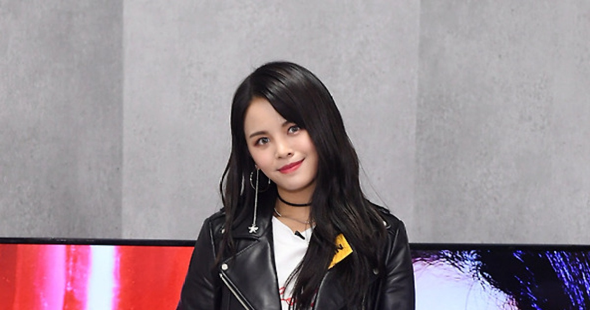 [TD포토] CLC SORN '각선미가 돋보이는 핫팬츠'