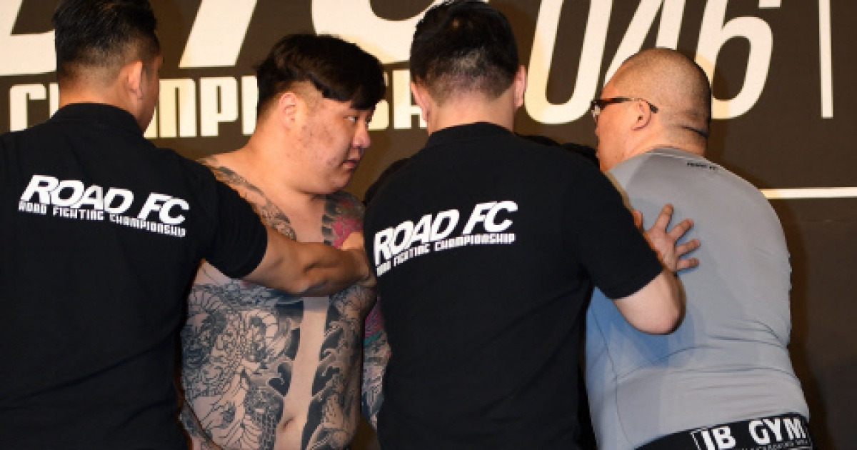 [포토]로드FC 046 일촉즉발의 김재훈과 허재혁, "내일은?"