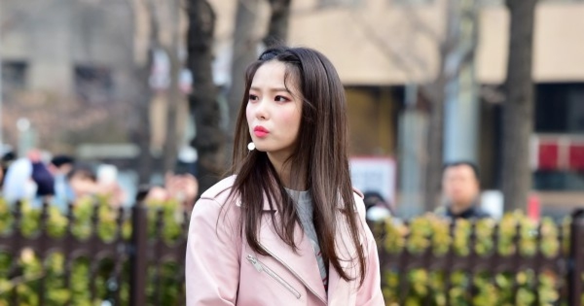 CLC 최유진, 분홍 가죽자켓 걸치고~