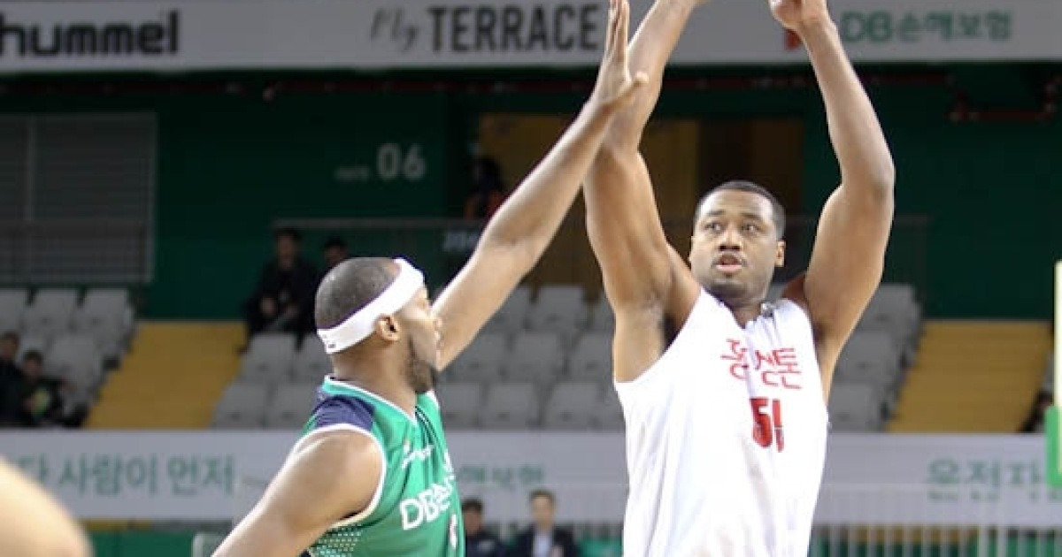 [BK포토] KGC 데이비드 사이먼, "요즘 3점이 잘 들어가던데"