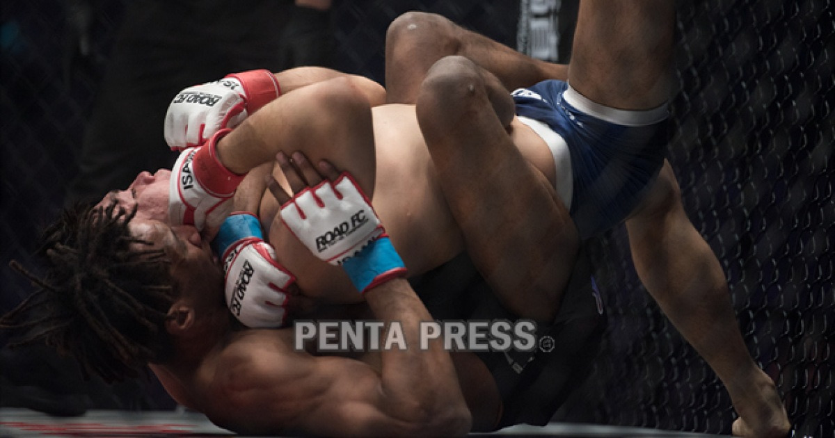 [포토] 초크 역전승 거두는 바르나위 - XIAOMI ROAD FC 046 (44)