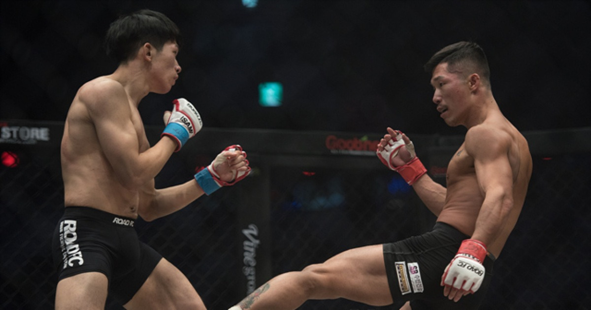 [포토] 로우킥 명중시키는 문진혁 - XIAOMI ROAD FC 046 (22)