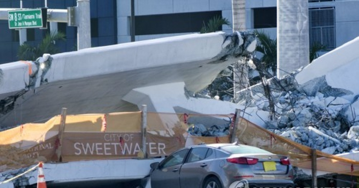 USA MIAMI PEDESTRIAN BRIDGE COLLAPSED