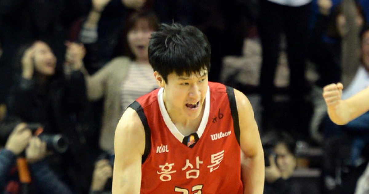 '전성현 3점 폭발' KGC, 6강 PO 1차전 승리..95.2% 잡았다