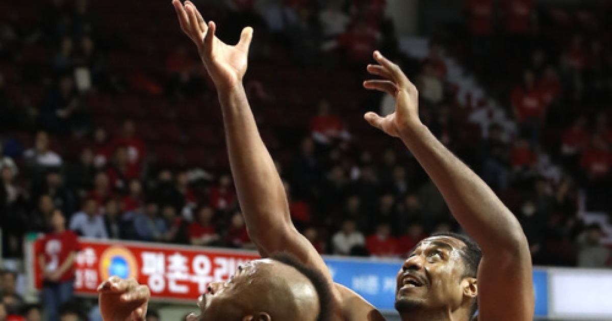 KGC인삼공사, 오세근 부상 이탈에도 6강 PO 3차전 승리