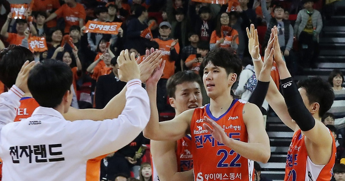 전자랜드, KCC 100대93으로 제압..4강까지 -1승